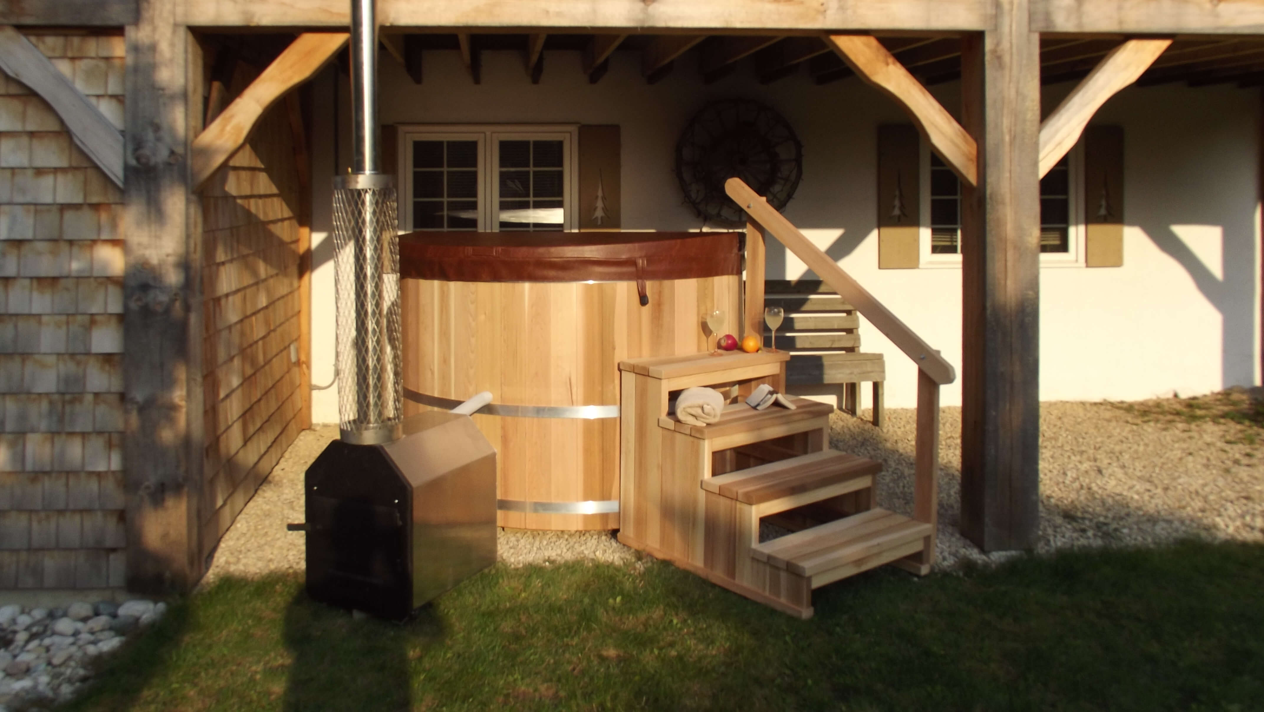 The Original Red Cedar Hot Tub | Leisurecraft Europe